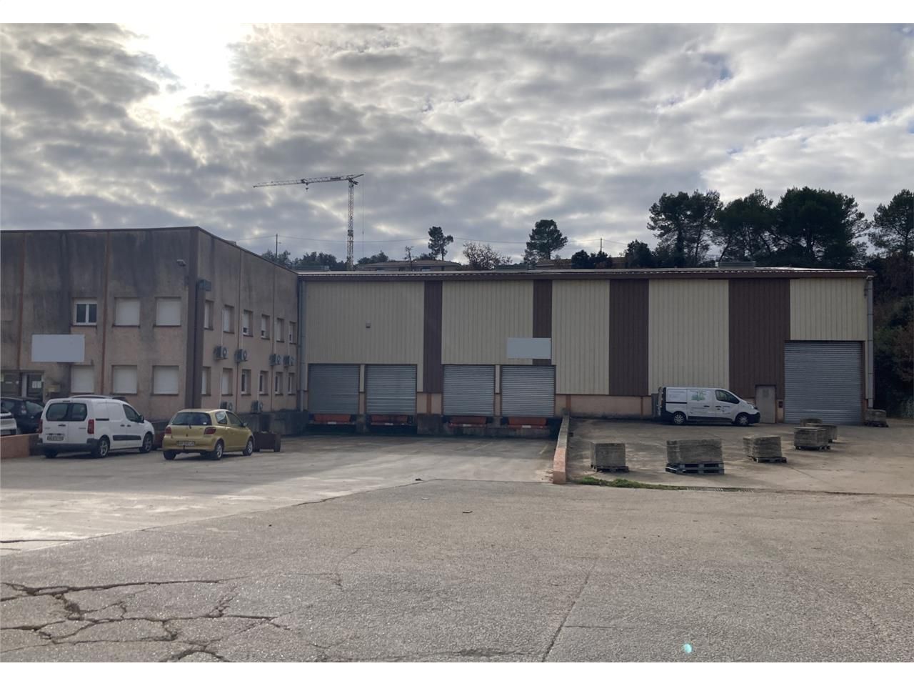 Location entrepôt Flassans-sur-Issole - Proche A8 et A57 - Geolocaux